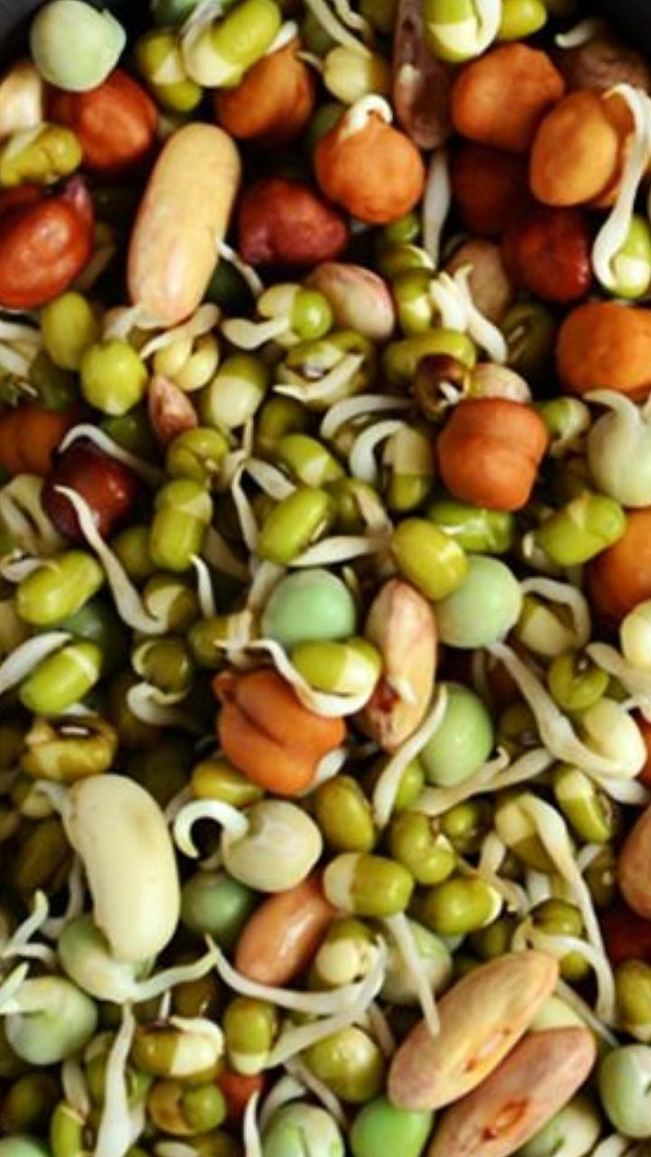मोड आलेल्या कडधान्यांची पौष्टिक भेळ कशी बनवायची?|mix sprouts bhel ...