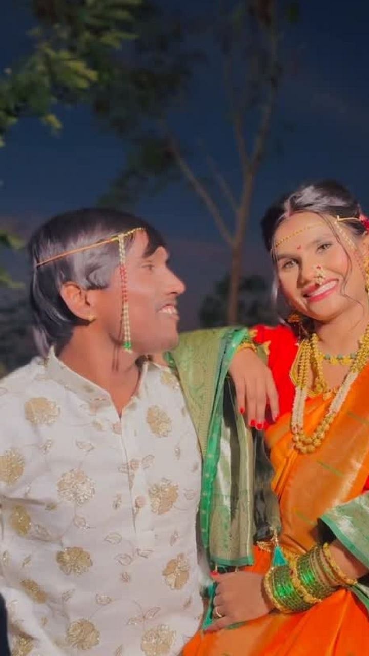 Suraj Chavan Video : हातावर किस अन् मांडीवर बसवलं...; सूरज चव्हाणचा ...