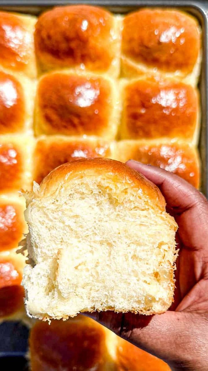 Fluffy Pav Recipe : घरीच बनवा बाजारात मिळतात तसे फ्लॅफी पाव, जाणून घ्या ...