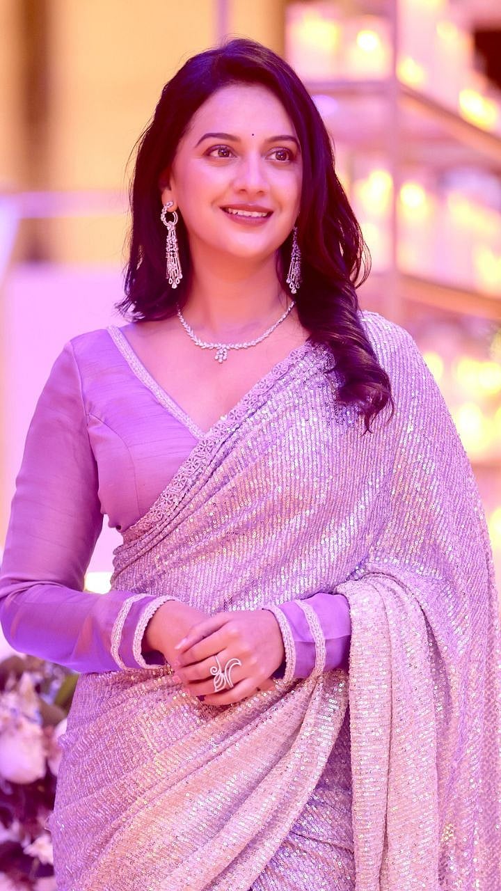 Open Pallu Saree Draping Tips : हातावर सोडलेला मोकळा पदर 'असा' करा ...