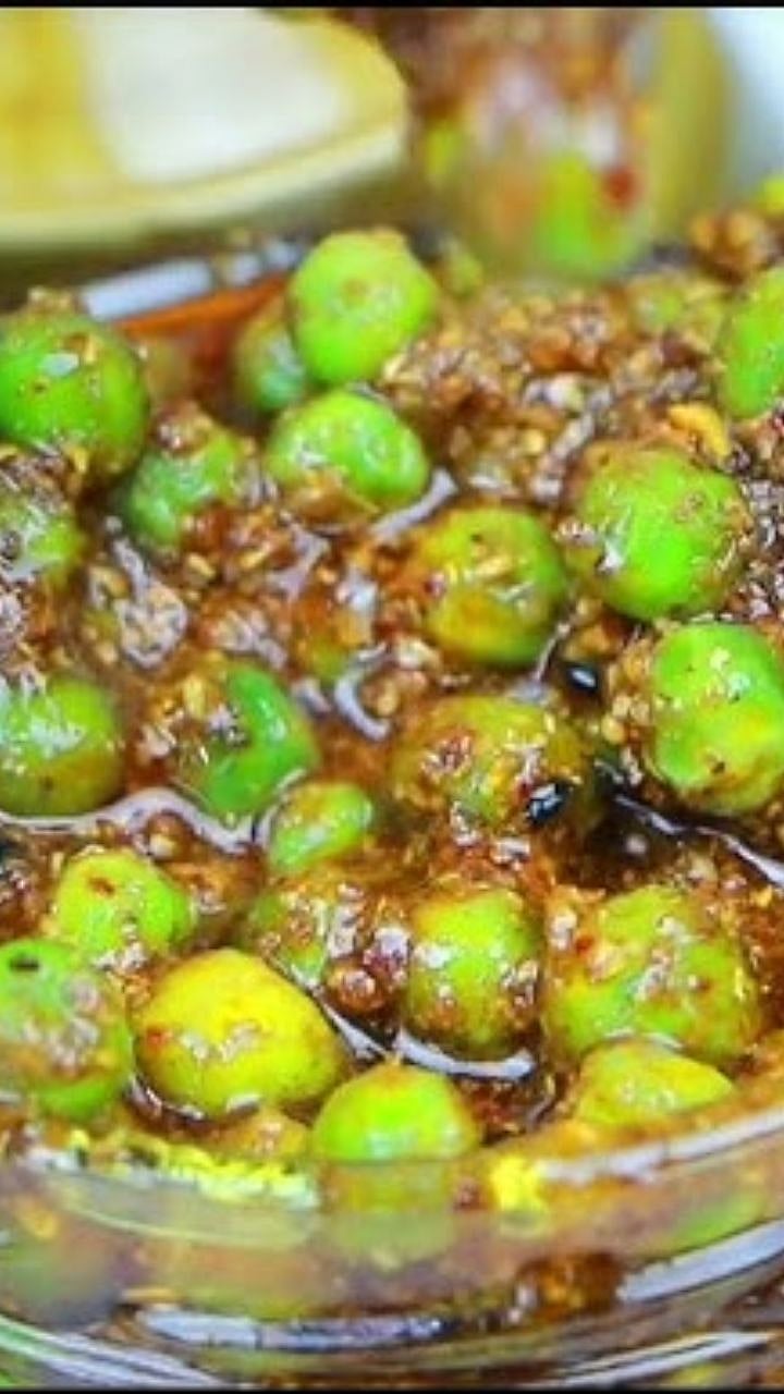 Matar Pickle : हिरवेगार चटपटीत मटार लोणचे बनवण्याची सोपी ट्रिक, वाचा ...