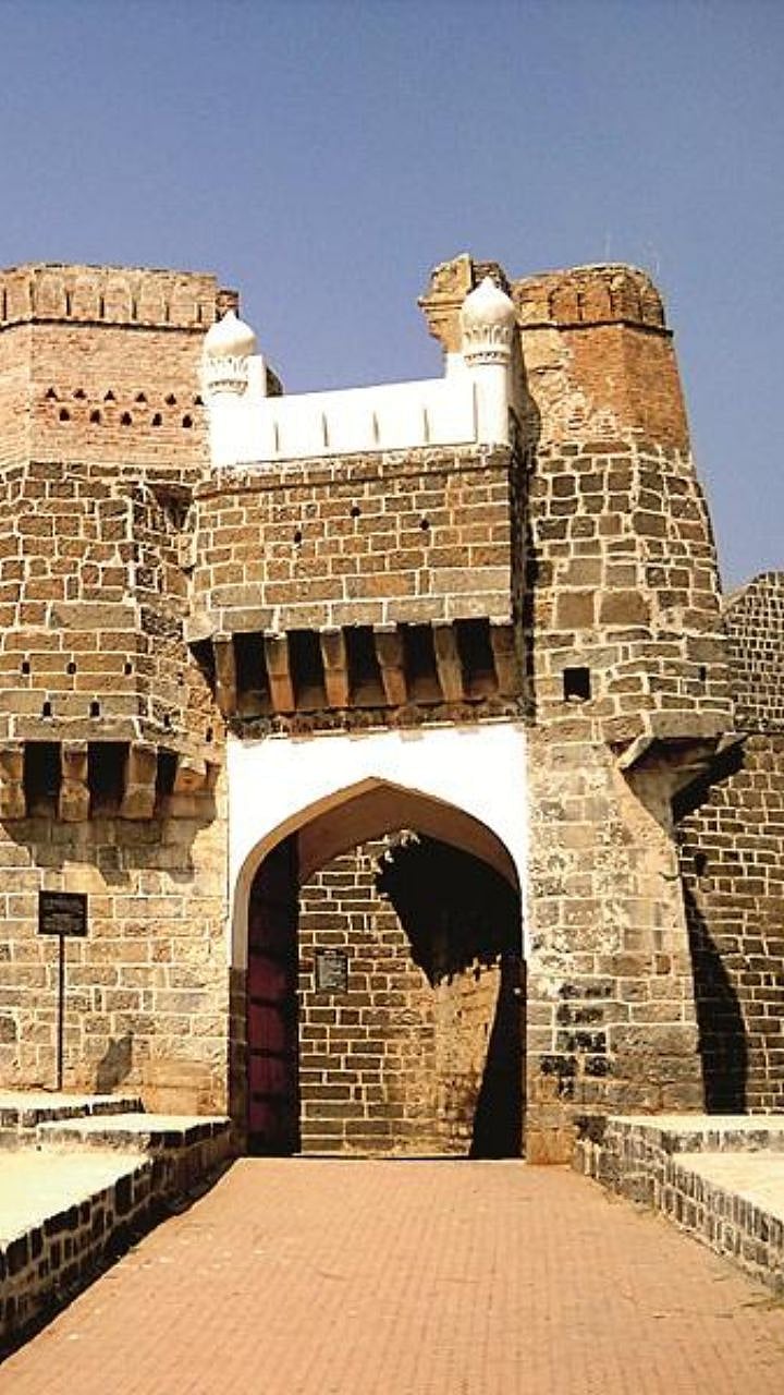 Latur Tourism : मराठवाड्यात लपलाय वास्तुकलेचा सुंदर नजारा, वाचा 'या ...