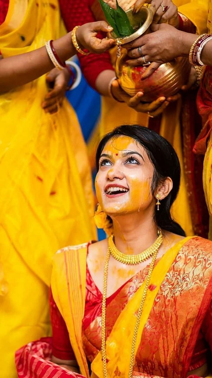 why bride wearing yellow saree in hadli ceremony meaning and importance ...