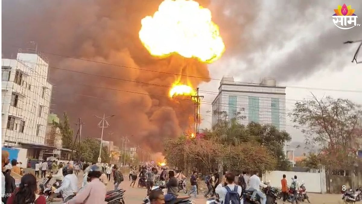 Ambernath MIDC Fire: अंबरनाथ MIDC मध्ये भीषण आग; ३ ते ४ कंपन्या आगीच्या ...