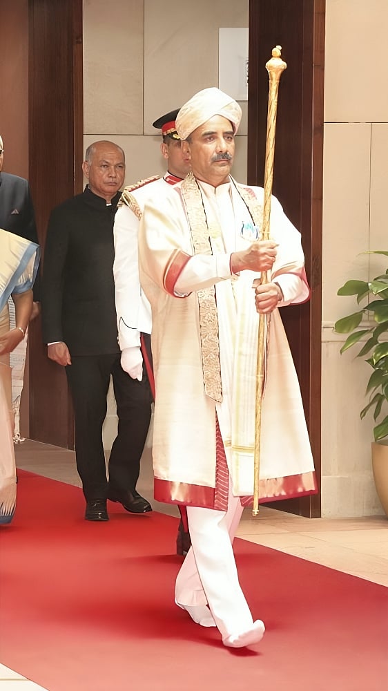 Sangol in Parliament Session : 'सेंगोल' पुन्हा चर्चेत यायचं कारण काय ...