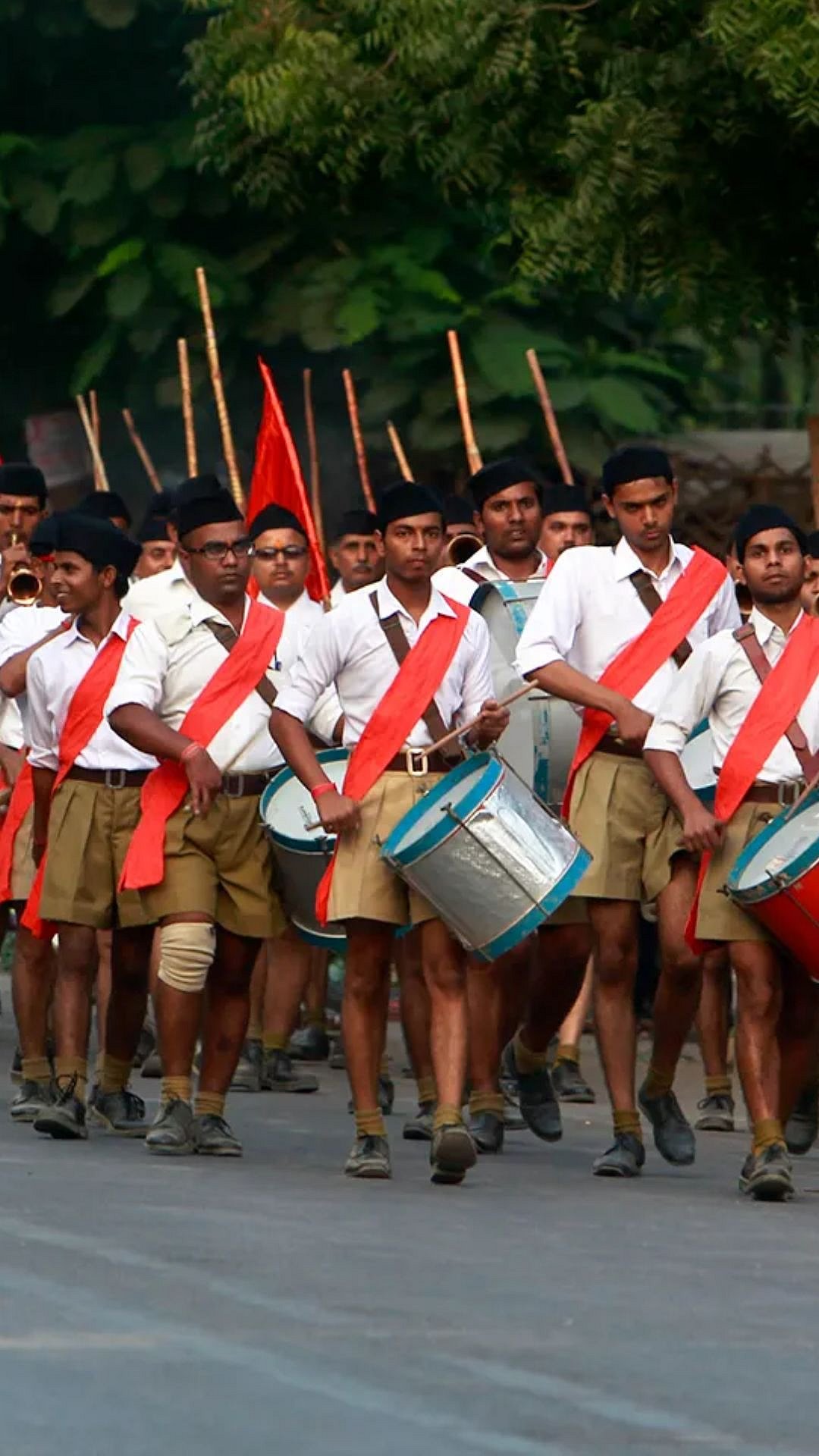 RSS : संघाचं सुप्रसिद्ध प्रार्थना गीत 2 मराठी माणसांमुळे जगभरात पोहोचलं ...