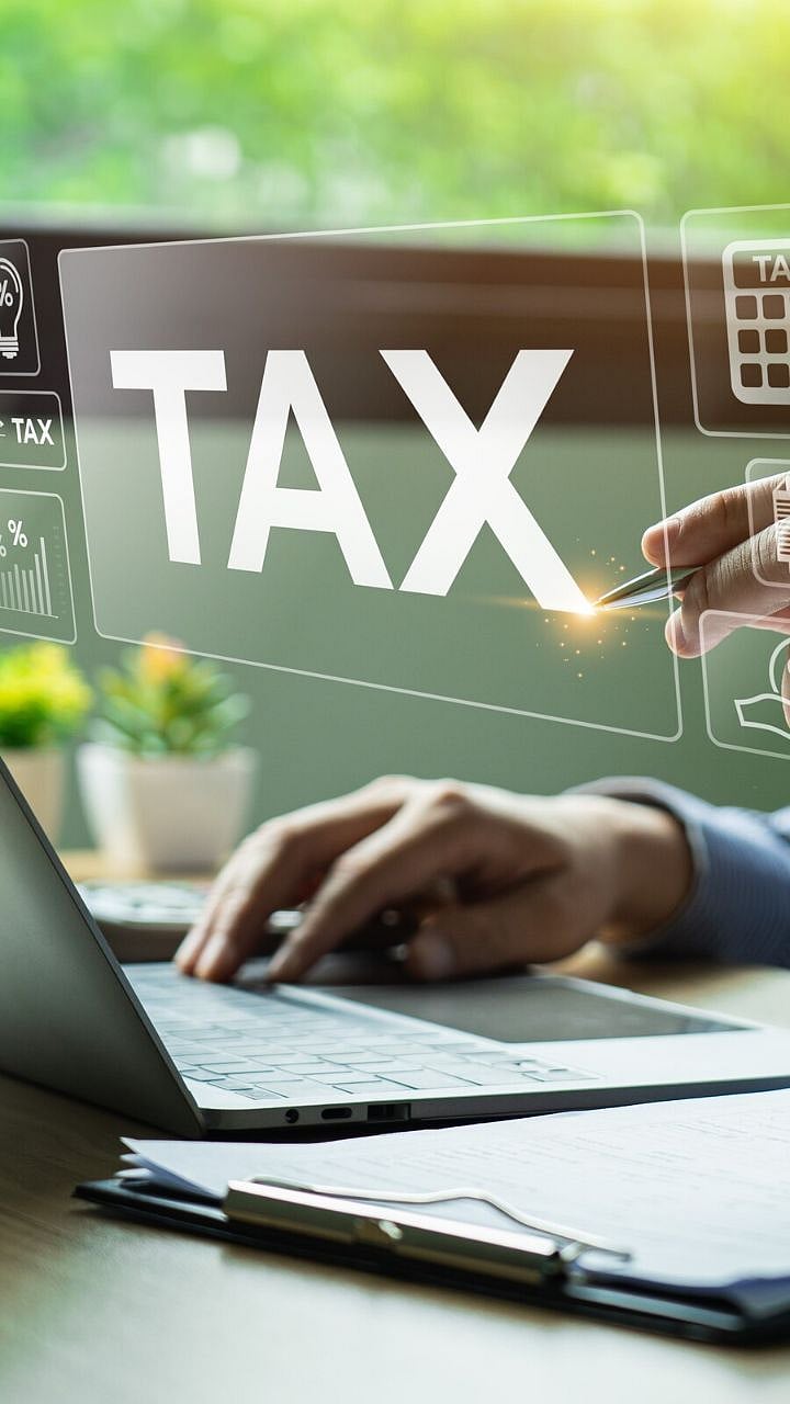 Income Tax Return : आयकर रिटर्न डेडलाईन आली जवळ, वेळेत न भरल्यास बसणार ...