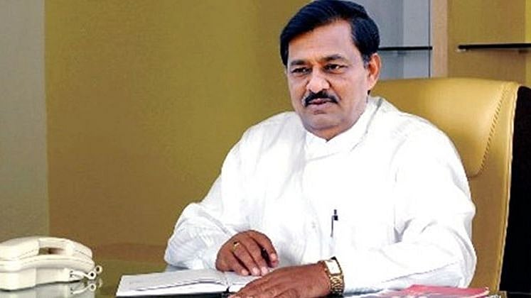 Solapur News : माजी सहकारमंत्री देशमुखांच्या कारखान्यातूनच होतयं प्रदूषण; ग्रामस्थांचं जलसमाधी ...