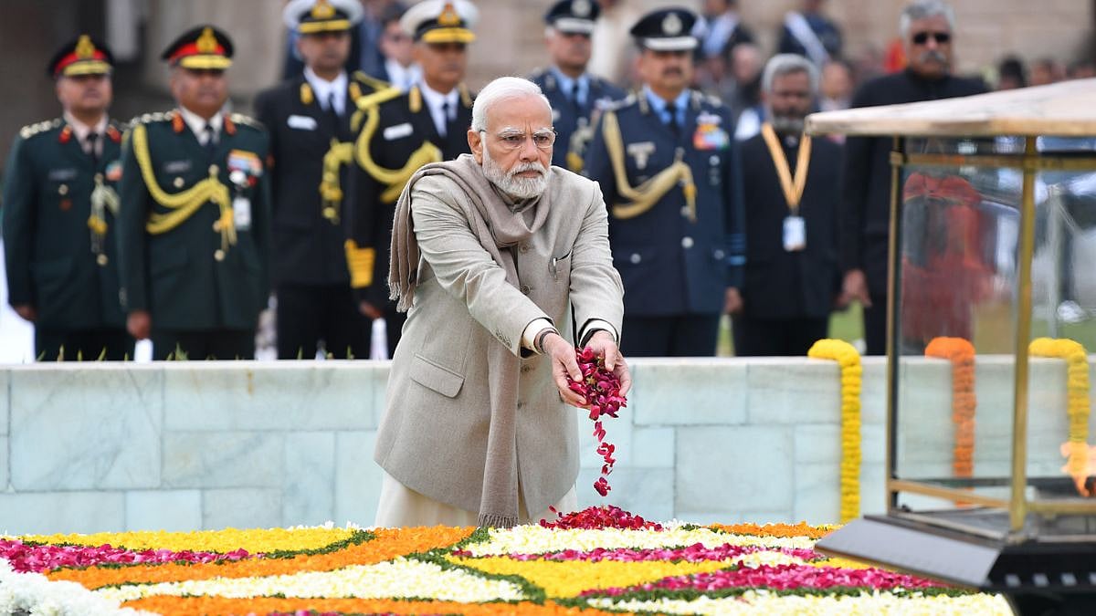 पंतप्रधानांसह 'या' नेत्यांनी वाहिली महात्मा गांधींना आदरांजली, पाहा ...