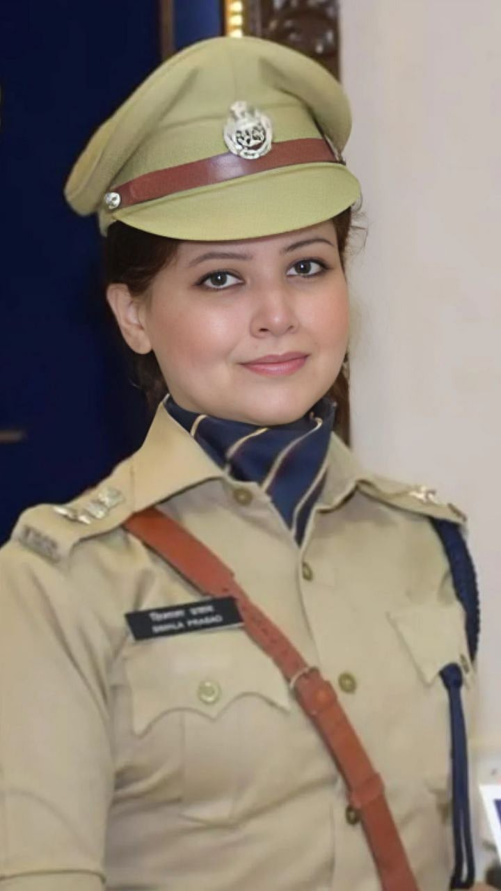 सुंदर आणि डॅशिंग; कोचिंगशिवाय बनल्या 'आयपीएस' अधिकारी |Bollywood actress ips officer simala ...