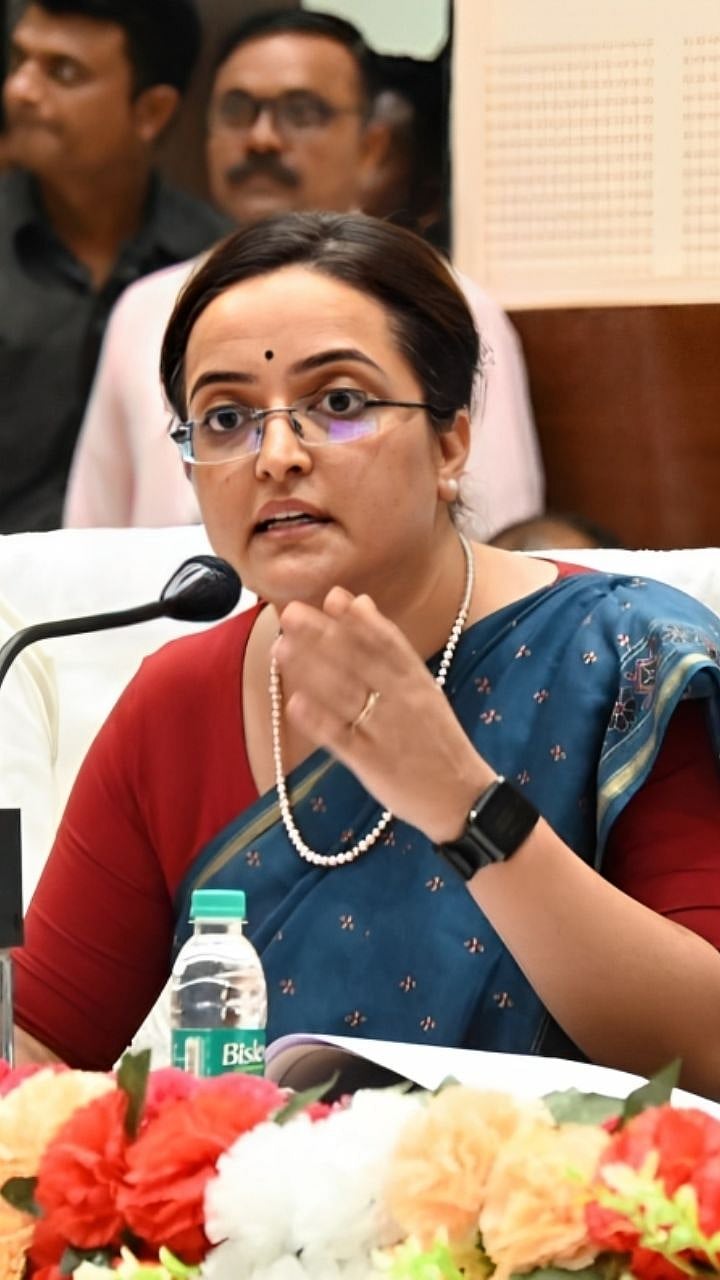 'पारदर्शकता व गतिमान' प्रशासनावर भर देणाऱ्या अमरावतीच्या जिल्हाधिकारी ...