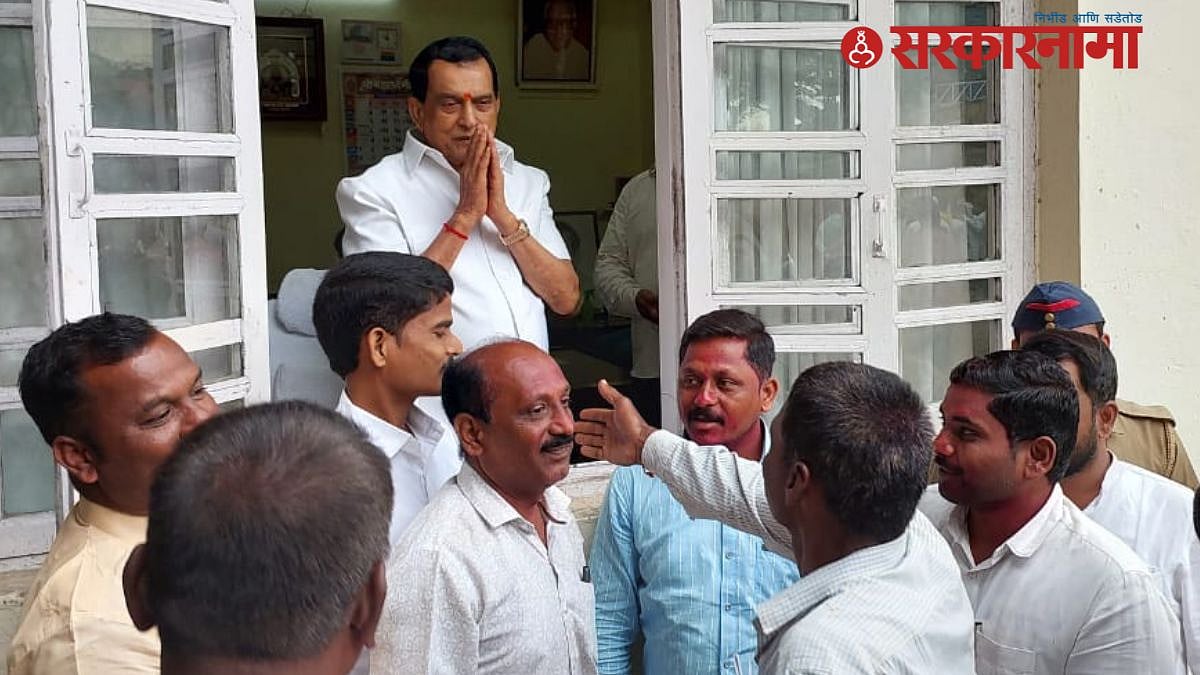 आप्पांचं खिडकीतूनच 'मॅनेजमेंट'; 'महाडिक गट अजून मजबूत, काळजी करू नका ...