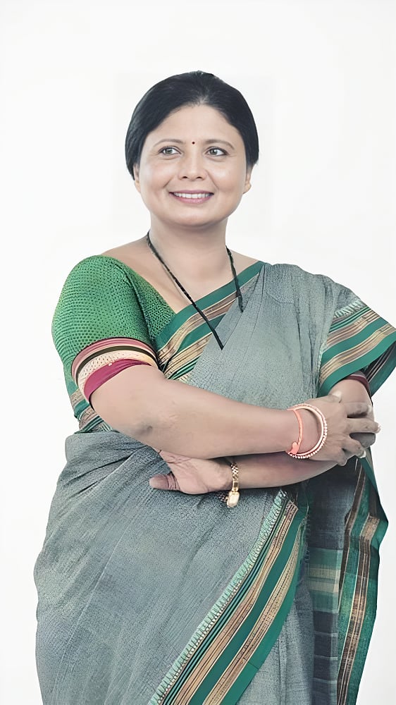 Sushma Andhare : शासकीय नोकरी सोडणाऱ्या स्त्रीवादी कार्यकर्त्या ...