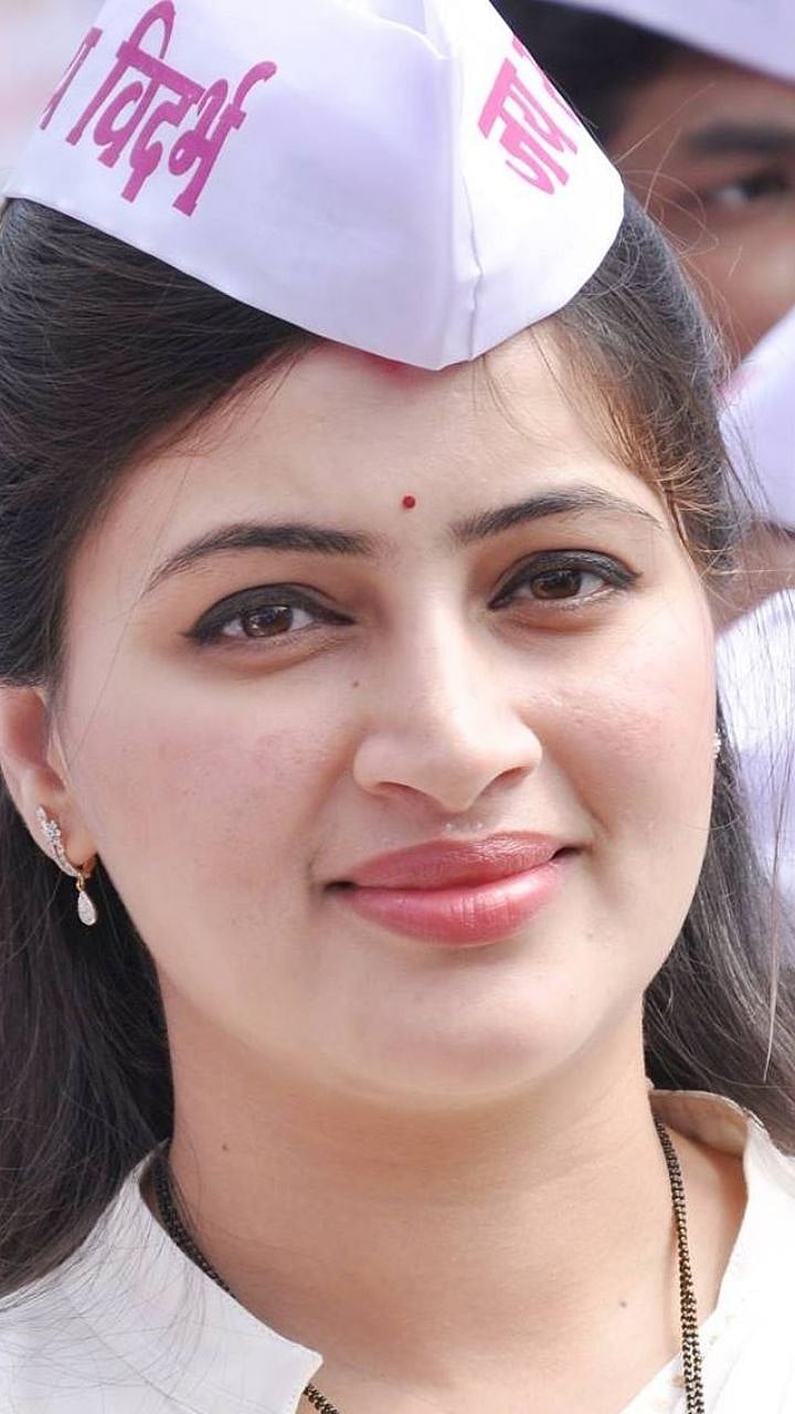 Navneet Rana : उद्धव ठाकरेंशी पंगा घेणाऱ्या खासदार नवनीत राणा : Navneet ...