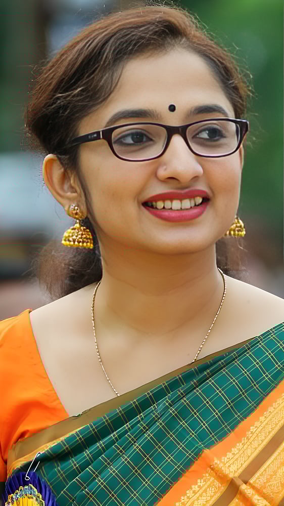 अभिनेत्री अन् डॉक्टर आहेत 'या' अधिकारी | Divya Iyer Kerala Cadre IAS ...