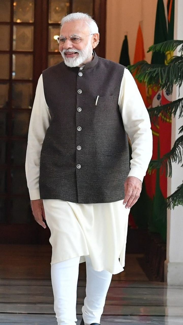 पंतप्रधान नरेंद्र मोदी कोणता फोन वापरतात माहितीय...? PM Narendra Modi ...