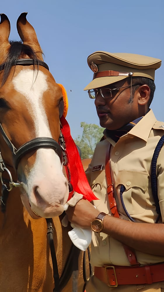 IPS Harsh Poddar : कर्तबगार अन् समाजाप्रती तळमळ असणारे प्रामाणिक IPS ...