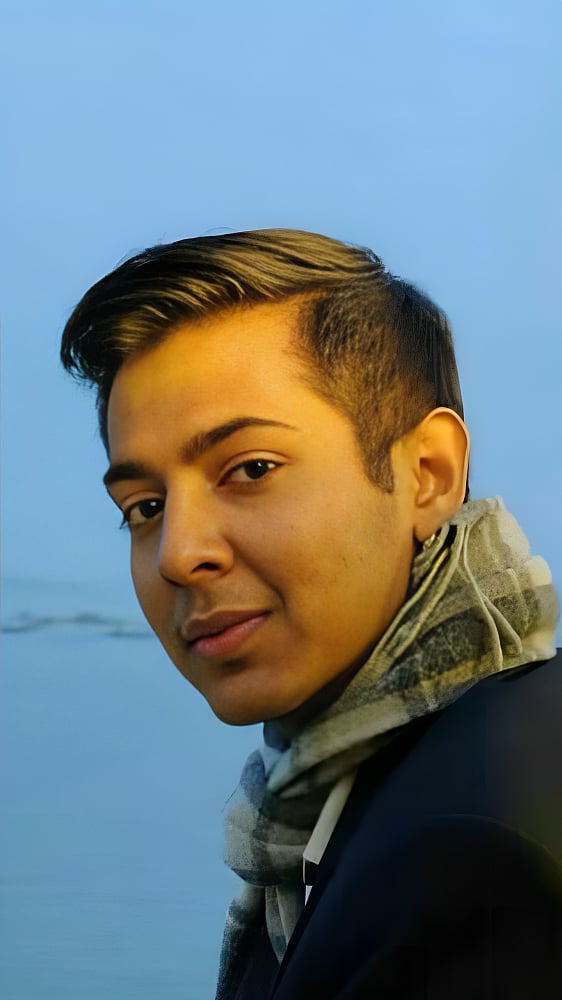 IAS Akshat Jain : केवळ दीड वर्षांच्या तयारीत 23व्या वर्षी झाले आयएएस ...