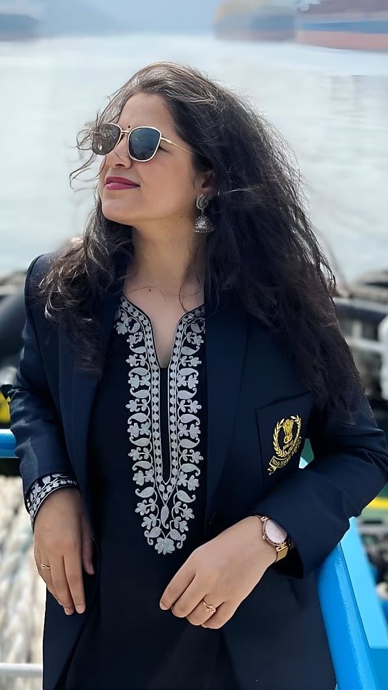 IRS Purvi Nanda :'यूपीएससी'नंतर सोशल मीडियावर कमबॅक केला 'या' महिला ...