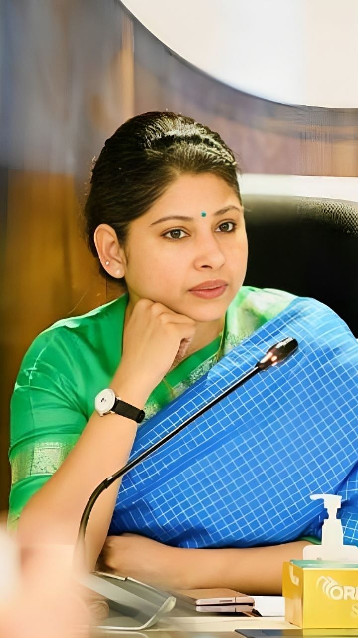 IAS Officer Salary : ट्रेनिंगदरम्यान 'आयएएस' अधिकाऱ्याला किती पगार ...