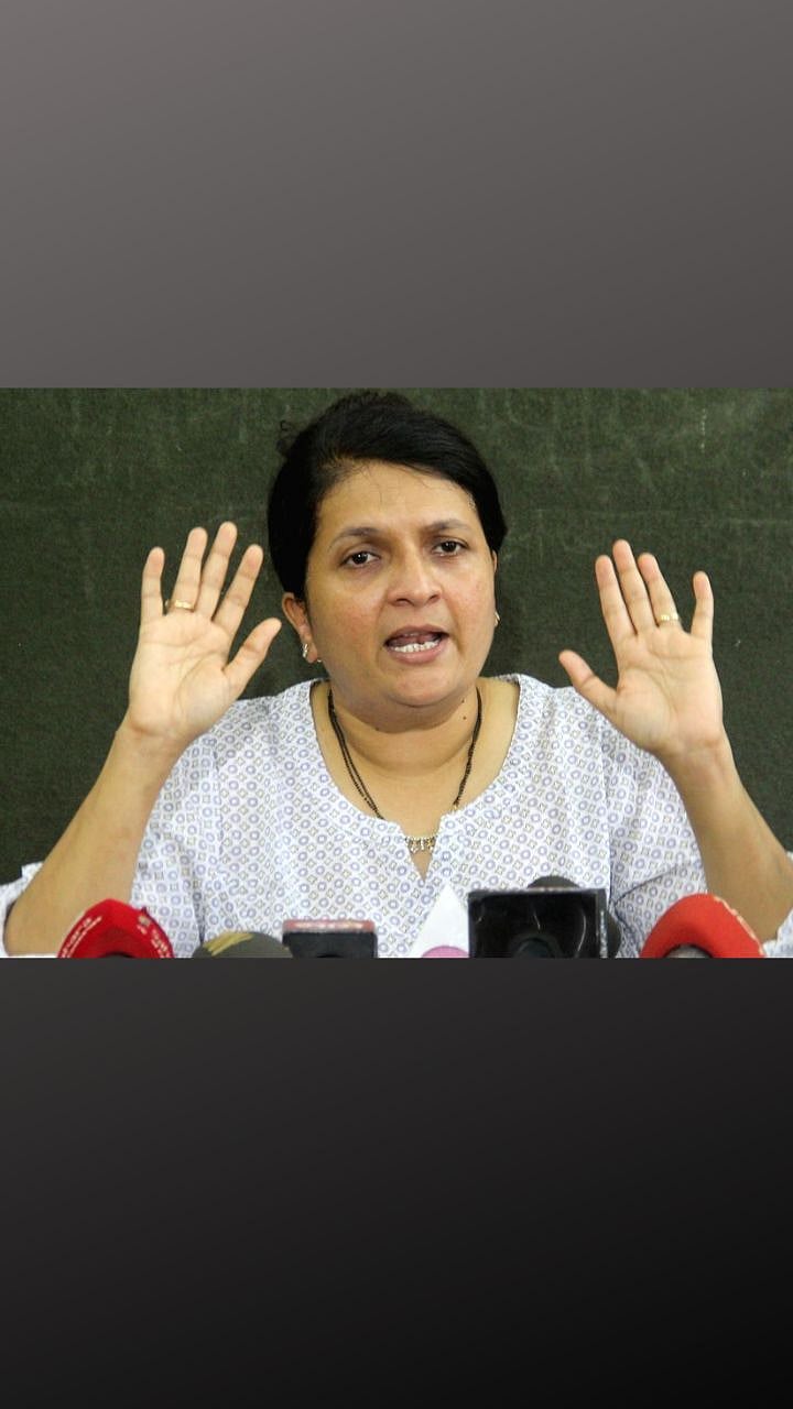 छगन भुजबळांना साडेआठ कोटींची भरपाई मोजायला लावणाऱ्या अंजली दमानिया ...