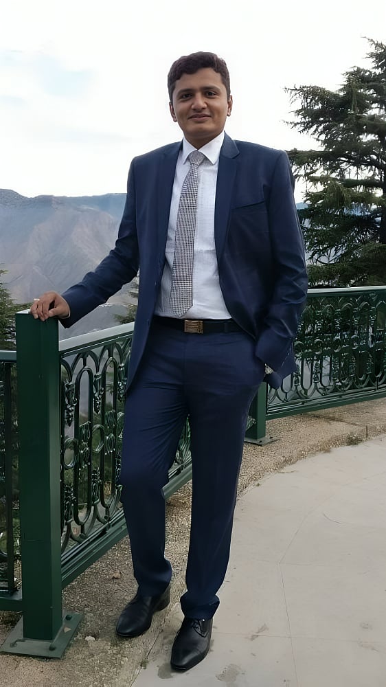 बॅकबेंचर ते निष्ठावान IPS अधिकारी ! पाहा खास फोटो | Backbencher to IPS ...