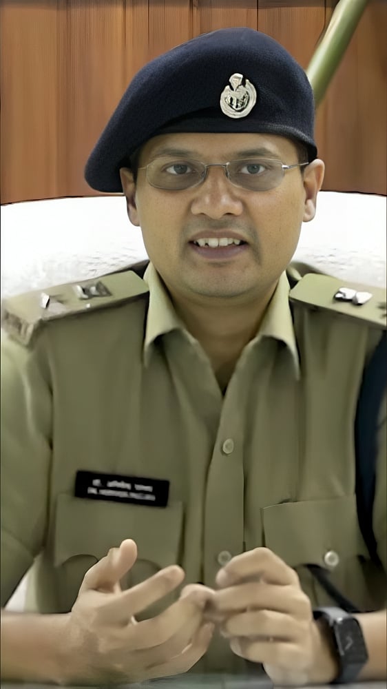 IPS Abhishek Pallav: गोड वाणीने लोकांची मने जिंकणारा अधिकारी | Success ...