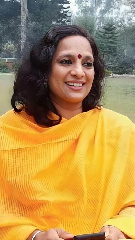 IPS Bharti Arora: 'कृष्णसखी' IPS; निवृत्त होऊन बनल्या 'मीराबाई ...