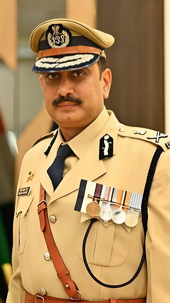 IPS Vinay Kumar Choubey: 'राष्ट्रपती पोलिस पदक' विजेते; IPS विनय कुमार ...