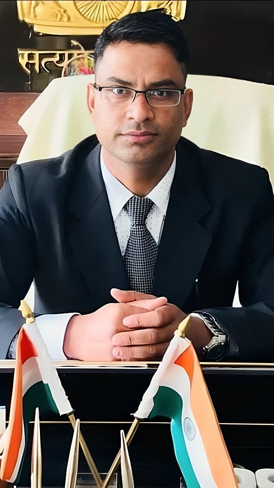 IAS Raj Yadav: चक्क पाच गावांचे रूप बदलले 'या' अधिकाऱ्याने | Sikkim ...