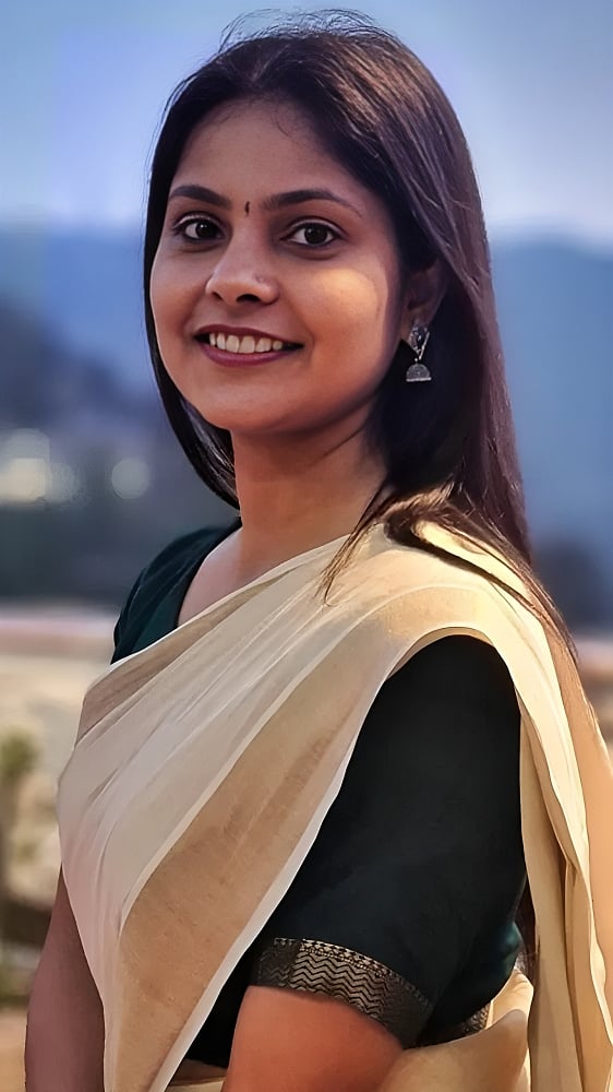 IAS Aashima Goyal: आपल्या हुशारी अन् चातुर्याने अमिताभ बच्चन यांनाही ...