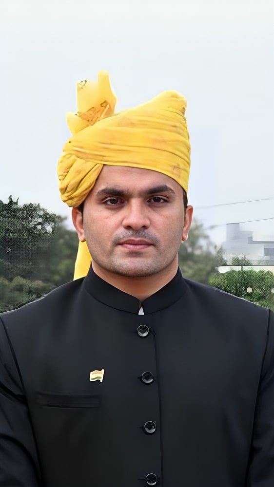 IAS Dev Chaudhary: खेडेगावातील मुलगा ते IAS अधिकारी, देव चौधरी यांचा ...