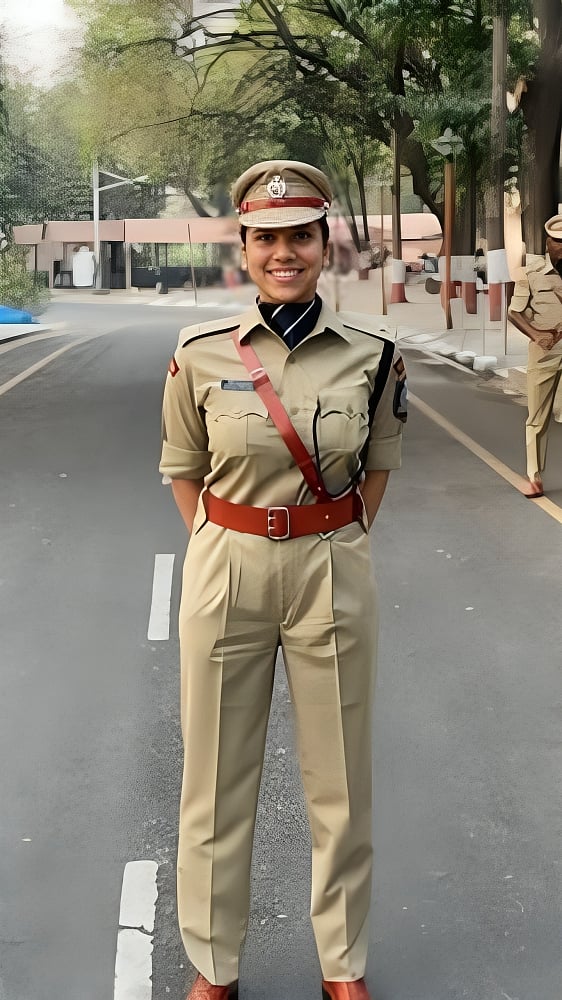 IPS Darpan Ahluwalia: 'या' अधिकारी महिलांसाठी चालवतात NGO; जाणून घ्या | Success Story Of IPS ...