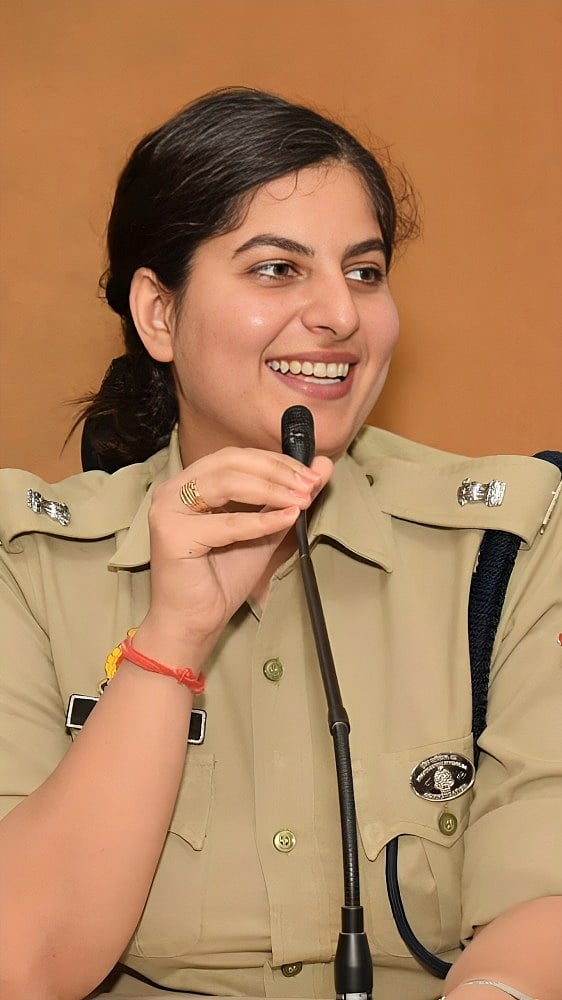 IPS Preeti Yadav हेड कॉन्स्टेबलच्या मुलीची 'फिनिक्स' भरारी; 22 व्या ...