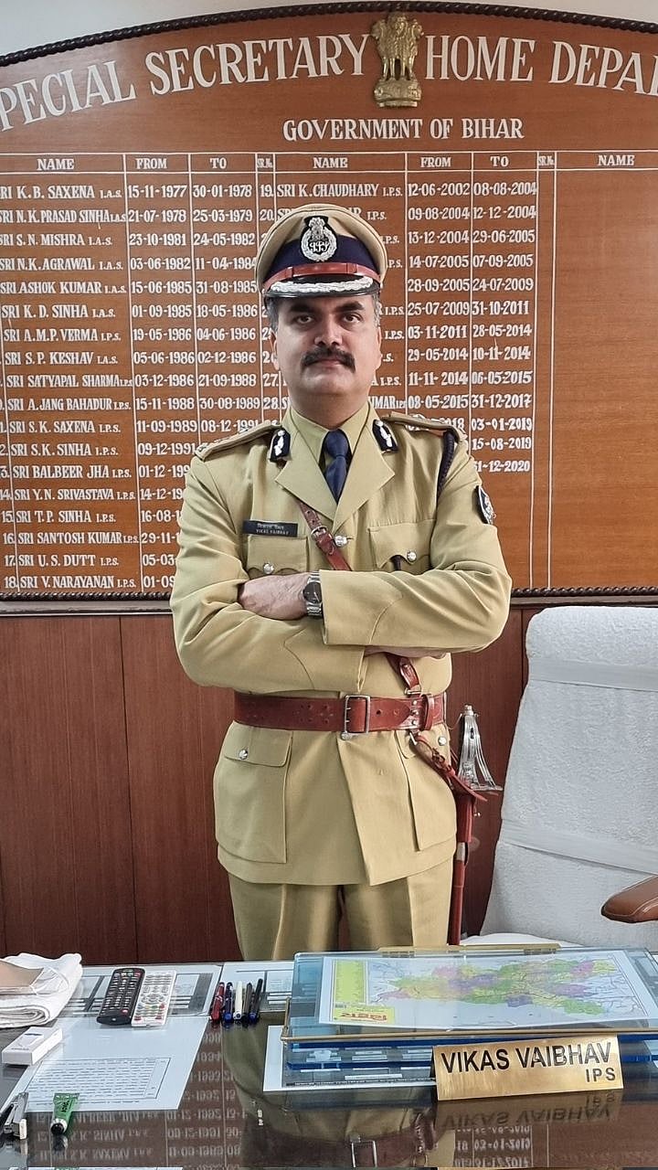 IPS Vikas Vaibhav लेट्स इन्स्पायर बिहार मोहीम राबवणारे बिहारचे अधिकारी ...