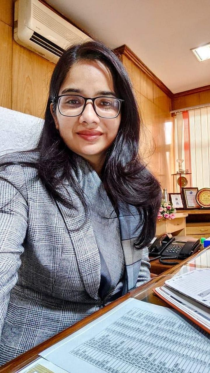 IAS Swati Meena Naik : पहिल्याच प्रयत्नात UPSC उत्तीर्ण होणाऱ्या स्वाती ...