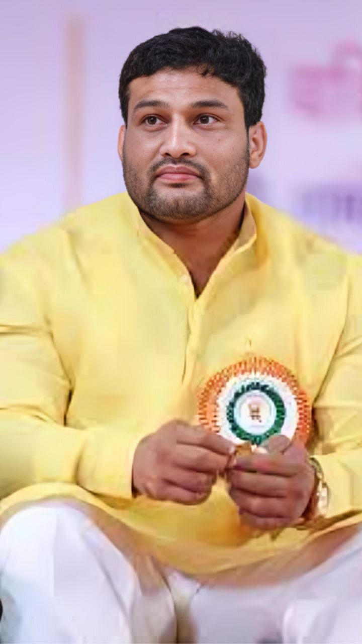 Chandrahar Patil डबल महाराष्ट्र केसरी चंद्रहार पाटील ठाकरेंच्या ...