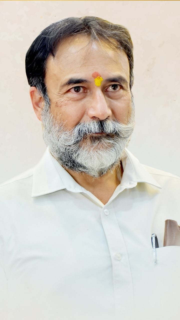 SanjeevRaje Naik Nimbalkar : माढ्याच्या रणांगणांत फलटणचे राजे वाजविणार तुतारी?