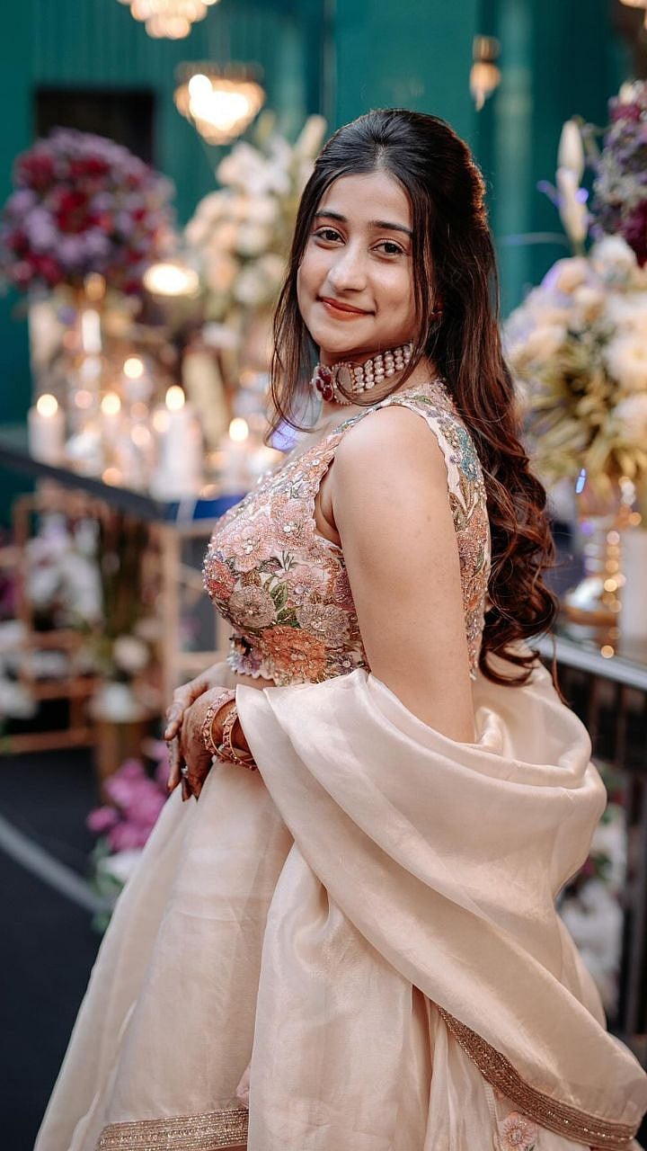 IAS Anjali Birla : लोकसभा अध्यक्षांच्या कन्येनं 'राज'मार्गावर न जाता ...