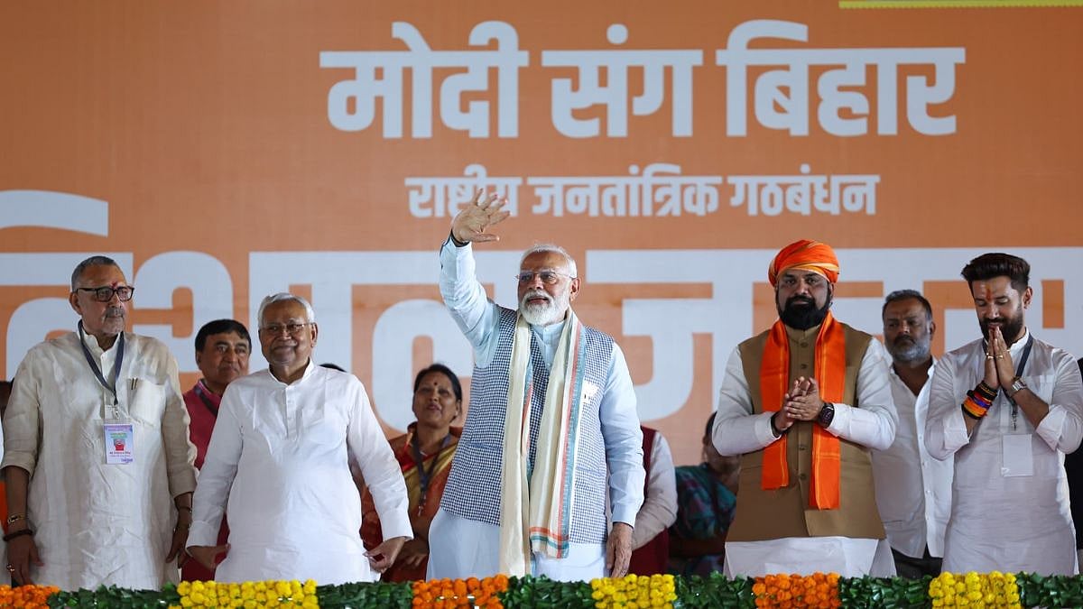 अब की बार 4,000 खासदार; नितीश कुमारांनी भाषणानंतर धरले मोदींचे पाय Lok ...