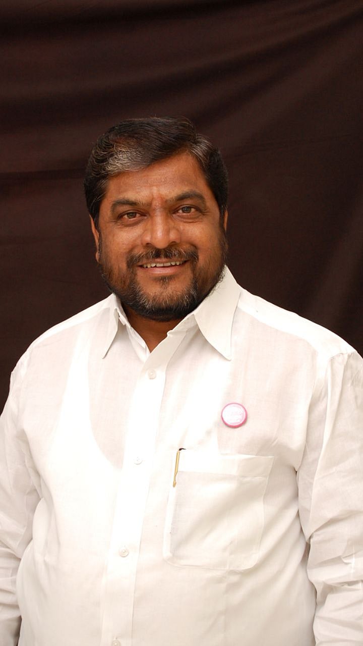 Raju Shetti News बैलगाडीतून रॅली अन् विराट शक्तिप्रदर्शन; राजू ...