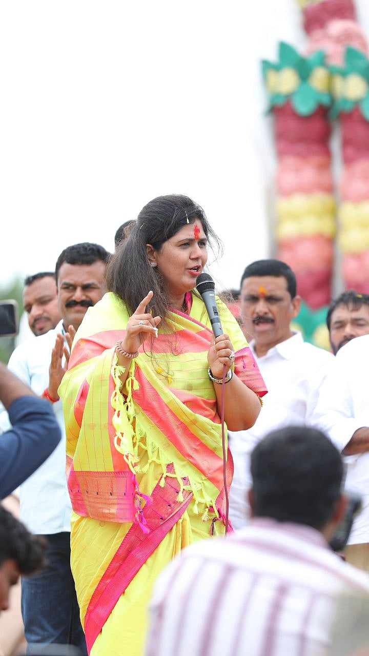 Pankaja MundPankaja Munde : आमदारकीनंतर पंकजा मुंडेंनी पहिल्यांदाच ...