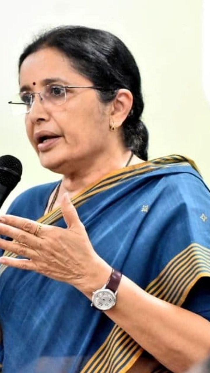 Vidya Chavan : राजकारणासाठी सुनेचा वापर, थेट फडणवीस कनेक्शन..., विद्या ...