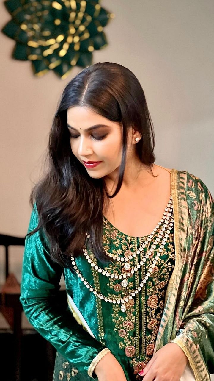 Devyani Singh : 'या' IRS अधिकारी मॉडेलपेक्षा कमी नाही, दोन दिवस अभ्यास करत केली UPSC उत्तीर्ण ...