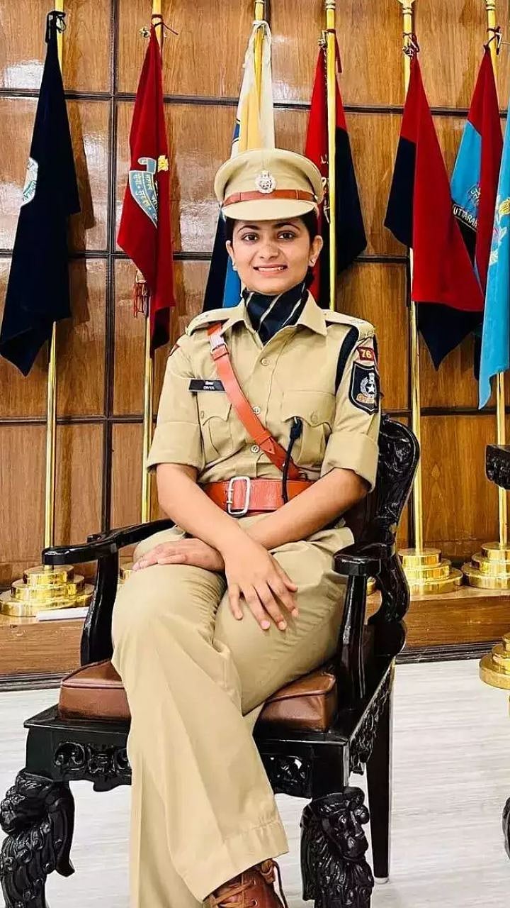 IAS Divya Tanwar प्रचंड हुशार अन् तितकीच स्मार्ट! सलग दोनदा UPSC ...