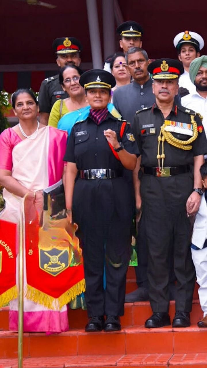 Yashwini Dhaka : हेलिकॉप्टर अपघातात शहीद झालेल्या पायलटची पत्नी बनली ...