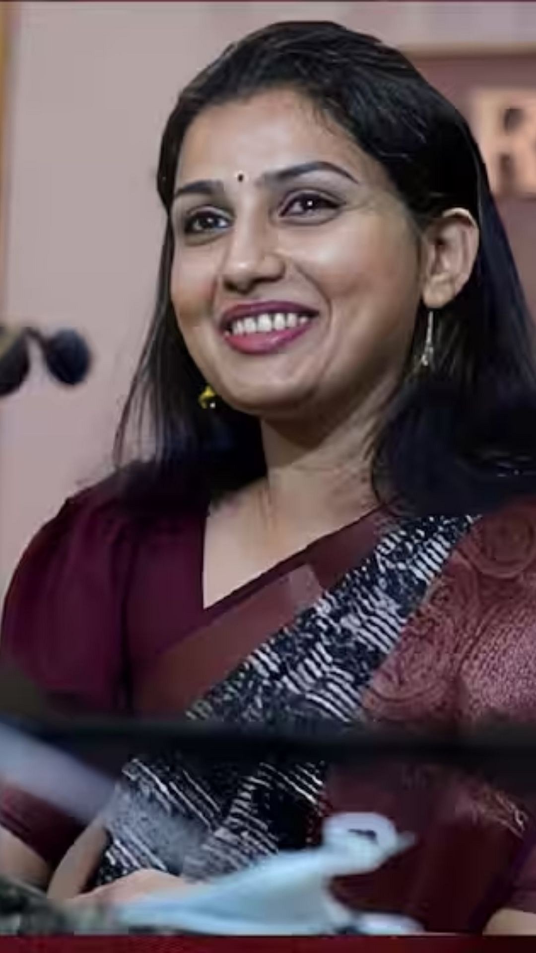 Renu Raj biography : आधी रुग्णांसाठी 'देव' अन् आता IAS बनत करतायेत ...