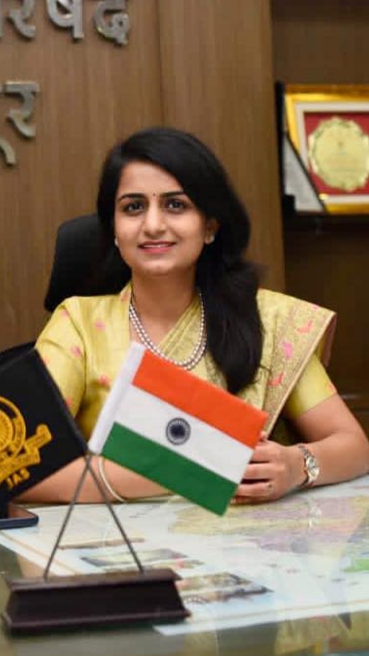 IAS Saumya Sharma : फक्त 4 महिने अभ्यास करुन UPSC केली क्रॅक, कोण आहे ...