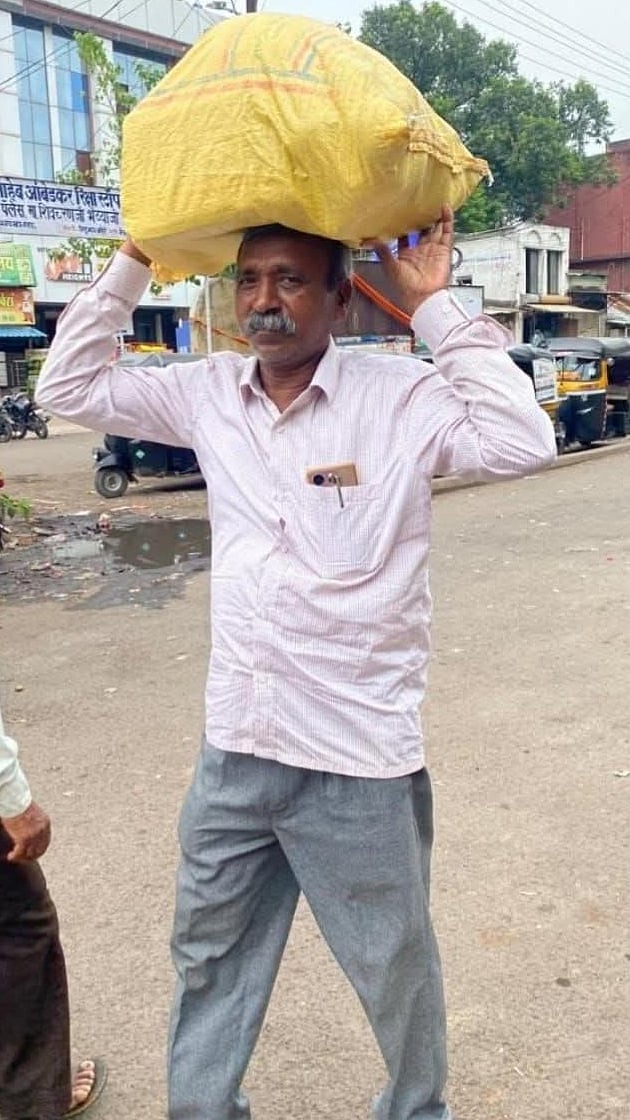 Chaitram Pawar : पद्मश्री मिळवूनही पाय जमिनीवर ! जळगावमध्ये दिसला खरा ...