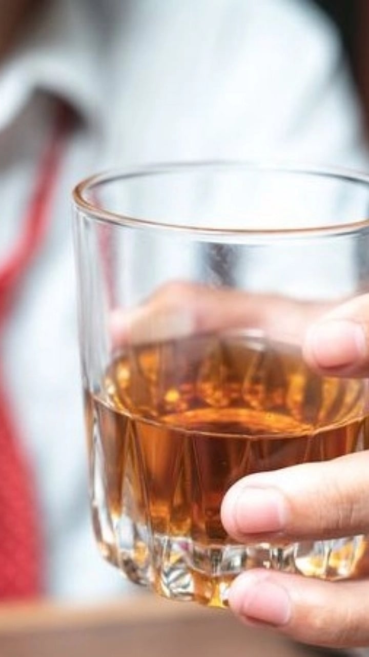 liquor price hike : मद्यप्रेमींचे बजेट बिघडणार ! दारुच्या किमतीत वाढ ...